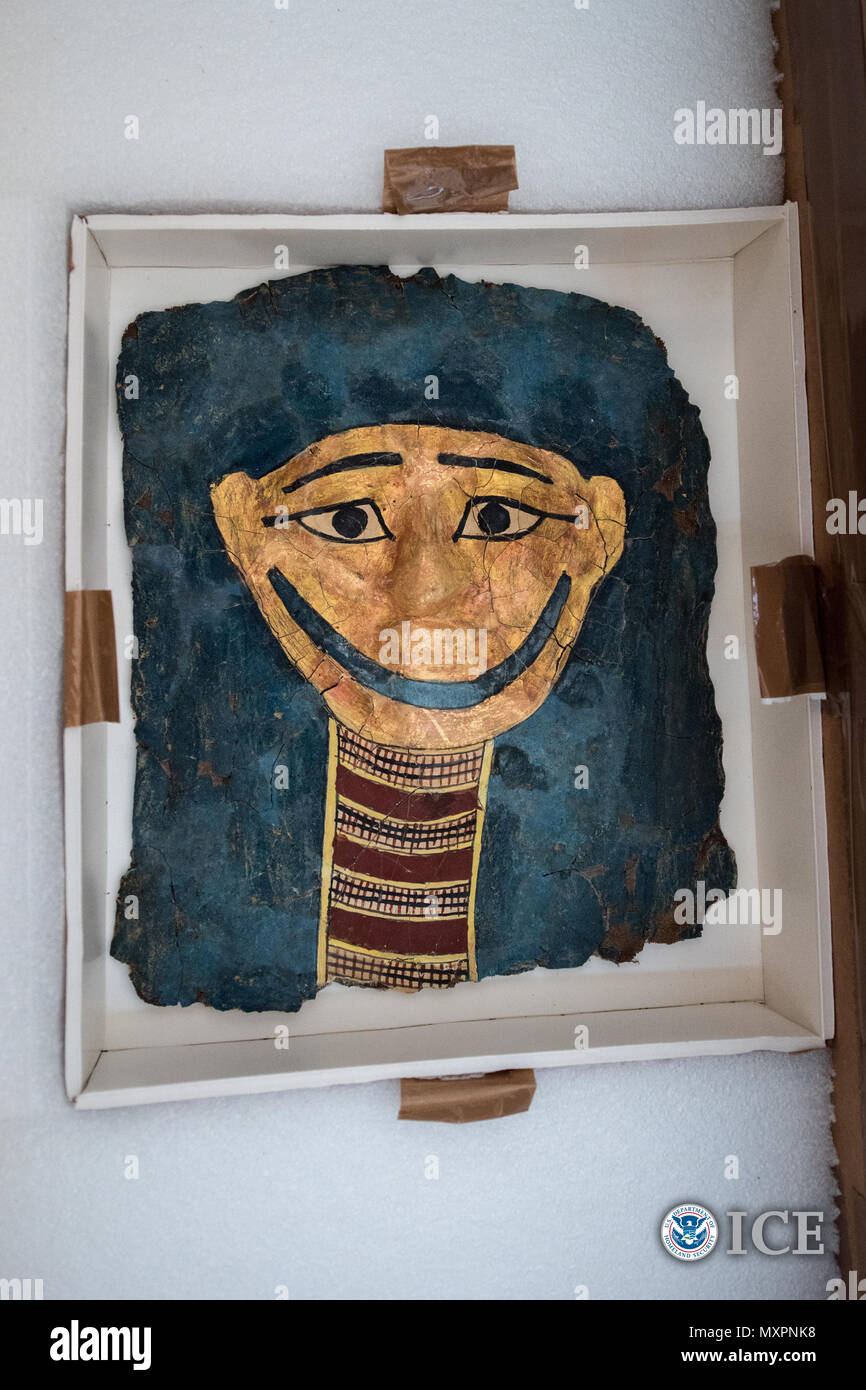 Egyptian artifact items hi-res stock photography and images - Alamy