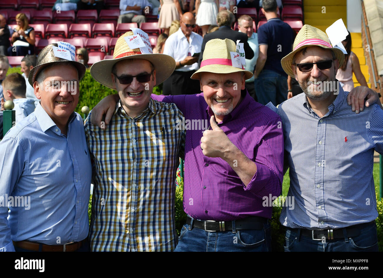 Racegoers at Haydock Park races Stock Photo - Alamy