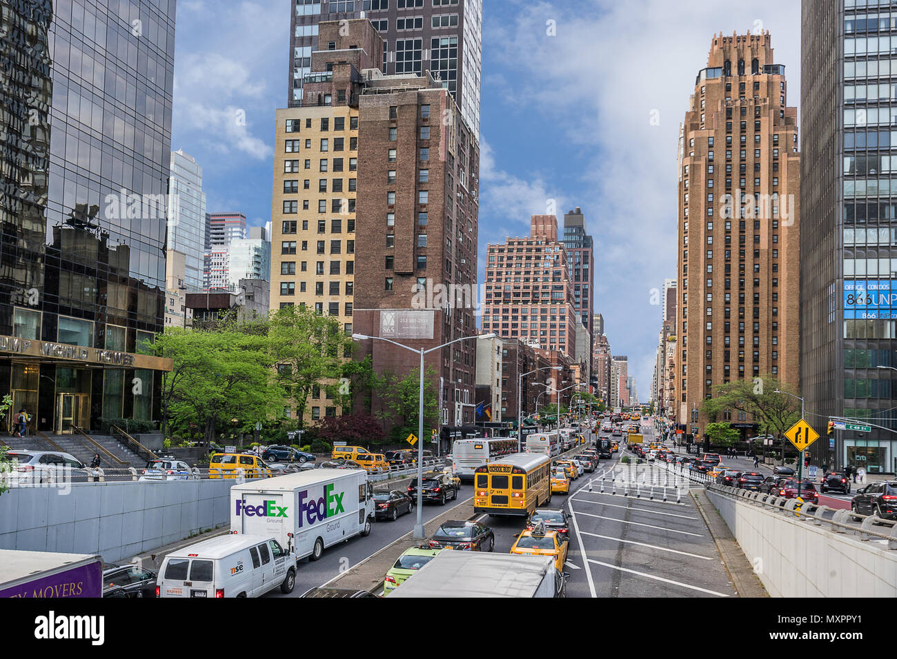 1st avenue hi-res stock photography and images - Alamy