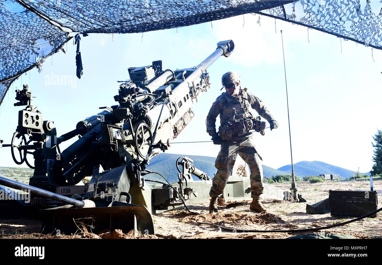 Trigger mechanism hi-res stock photography and images - Alamy