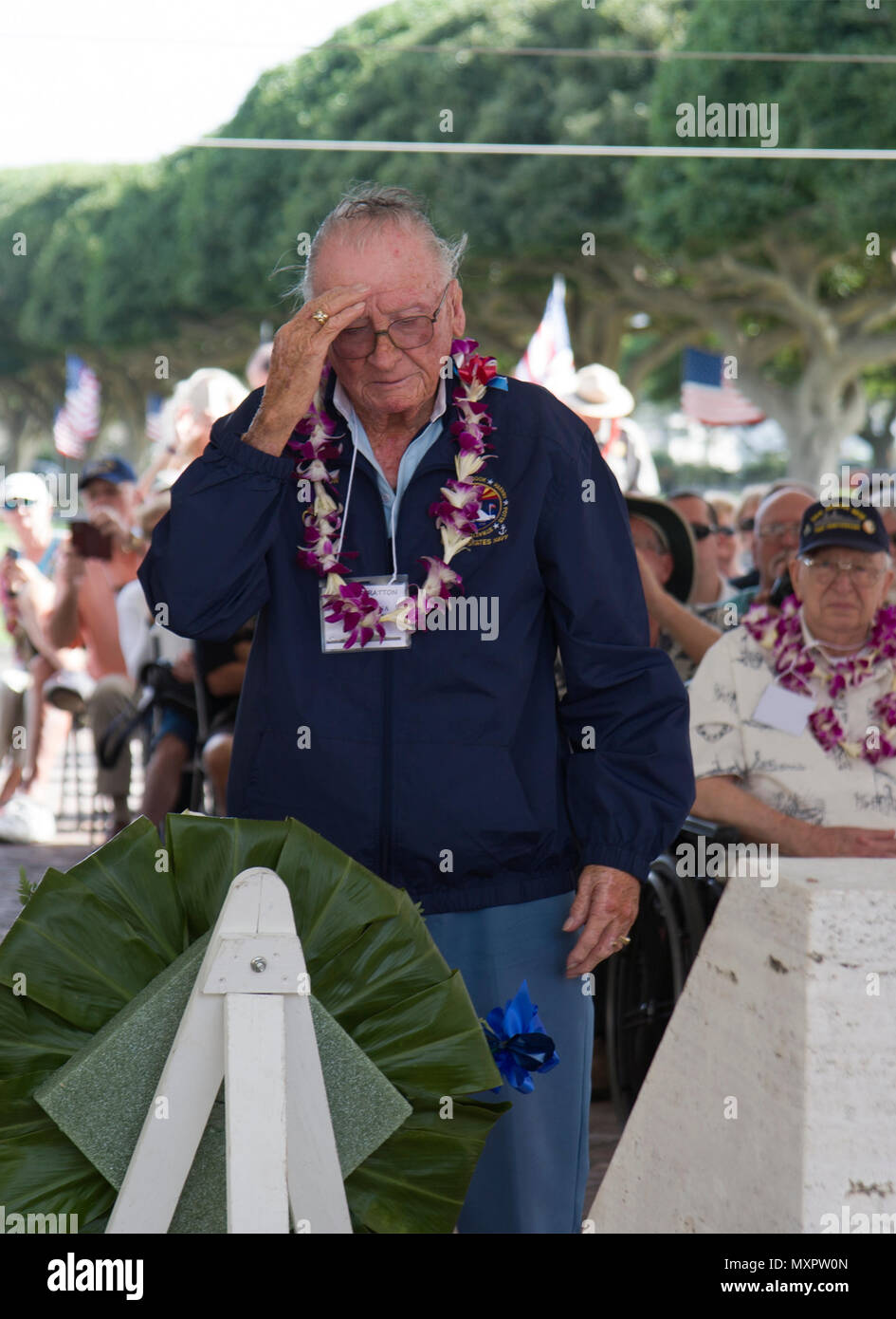 161202-N-WC566-049 PEARL HARBOR (Dec. 2, 2016) Pearl Harbor survivor ...