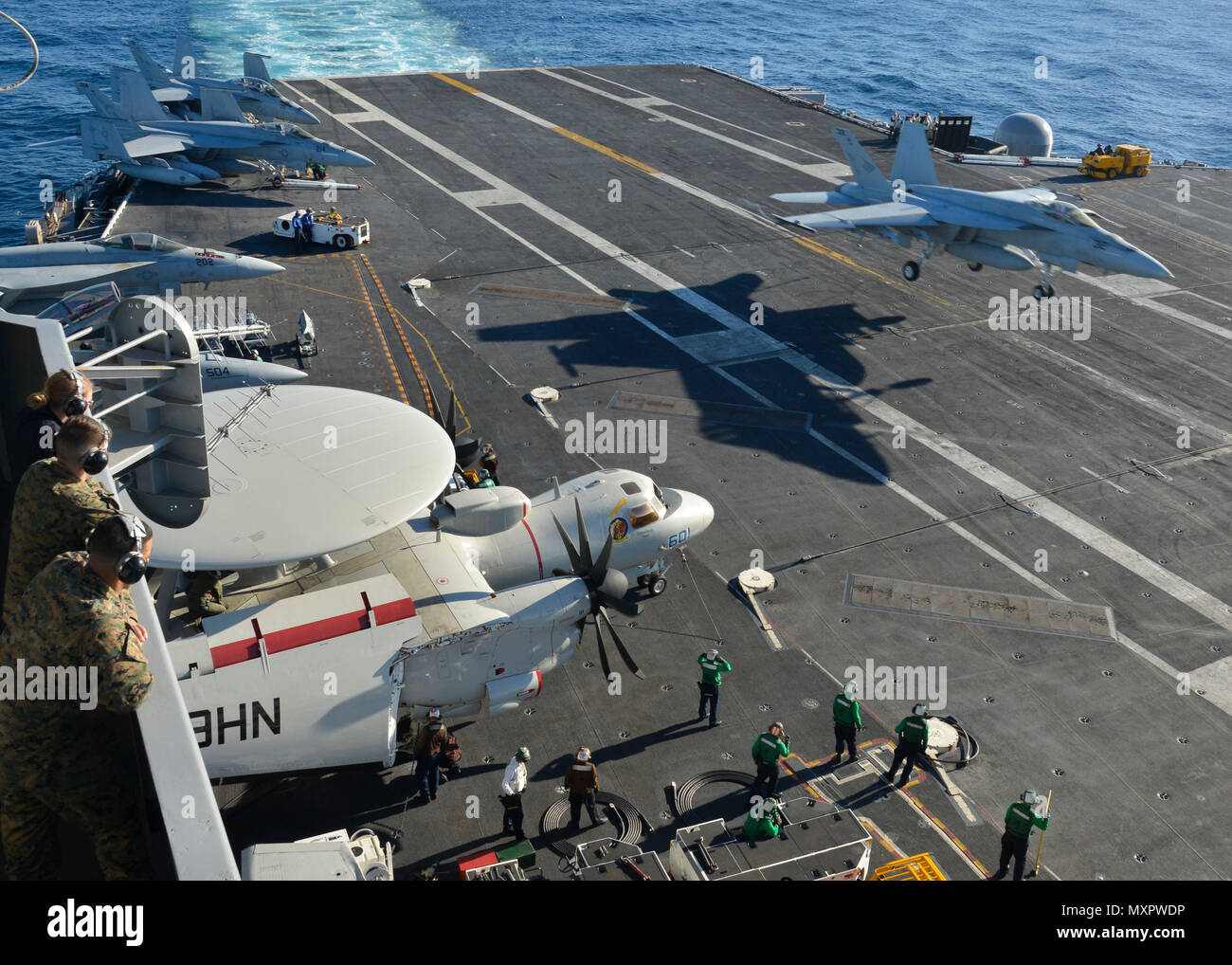 161130-N-YK236-108 PACIFIC OCEAN (Nov. 30, 2016) An F/A-18C from the ...