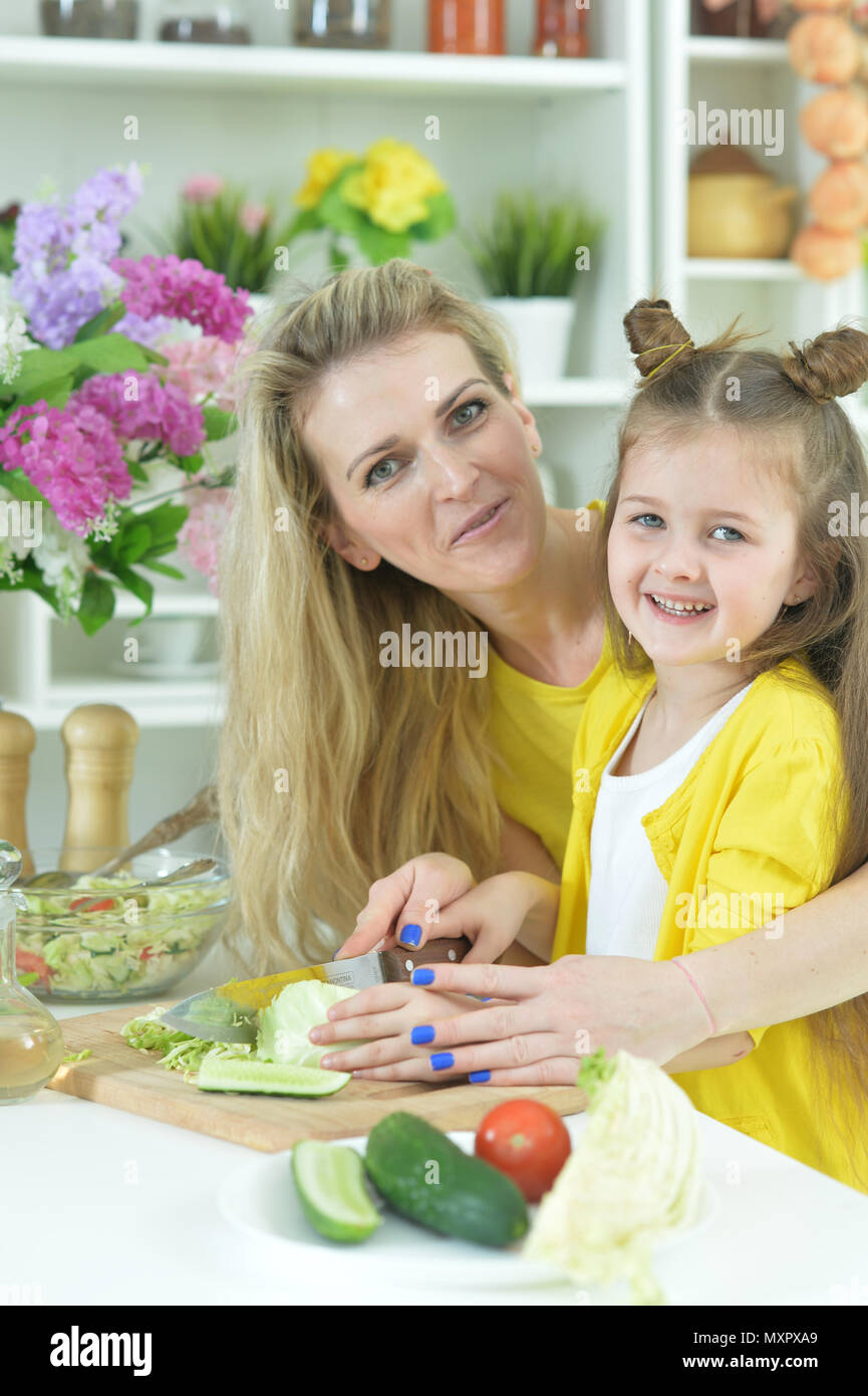 mother and daughter cooking together Stock Photo - Alamy