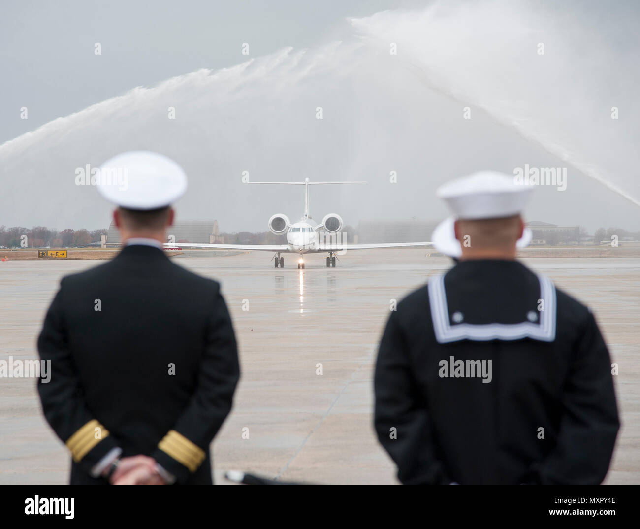 Sailors wait for the arrival of a C-37B Gulfstream 550 carrying ...