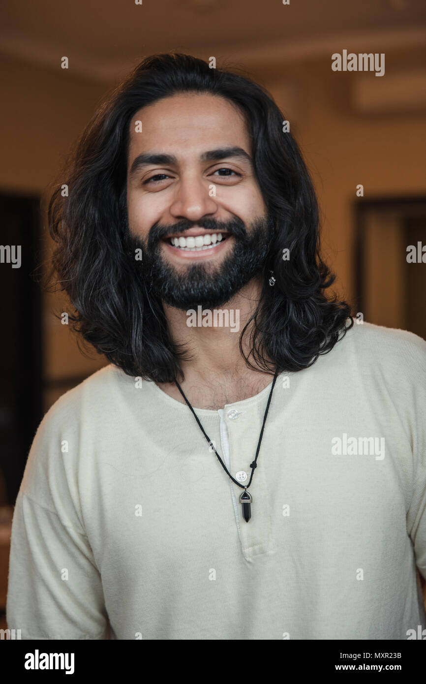 Male 20 smiling camera hi-res stock photography and images - Alamy