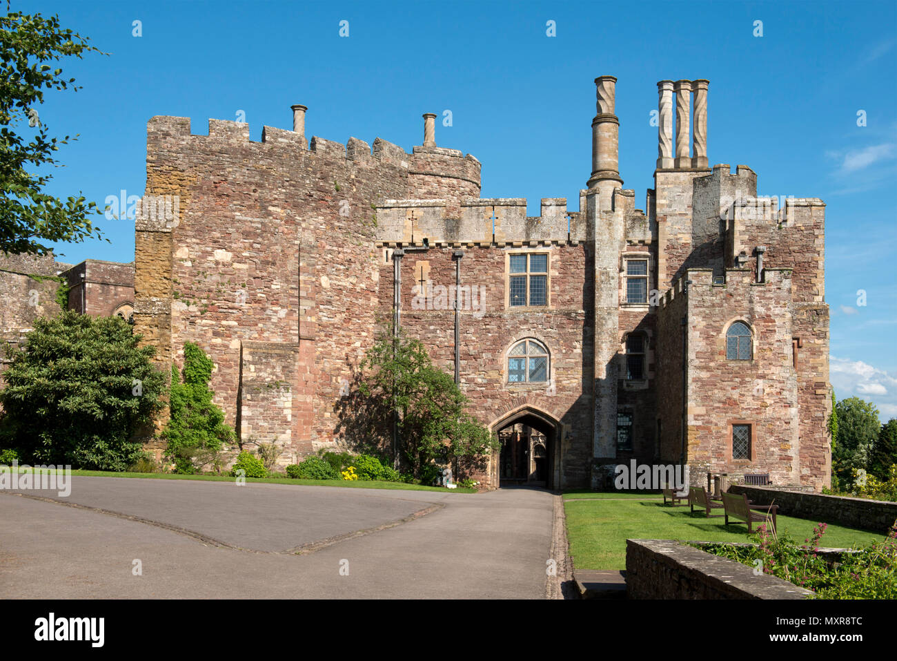 Berkeley castle hi-res stock photography and images - Alamy