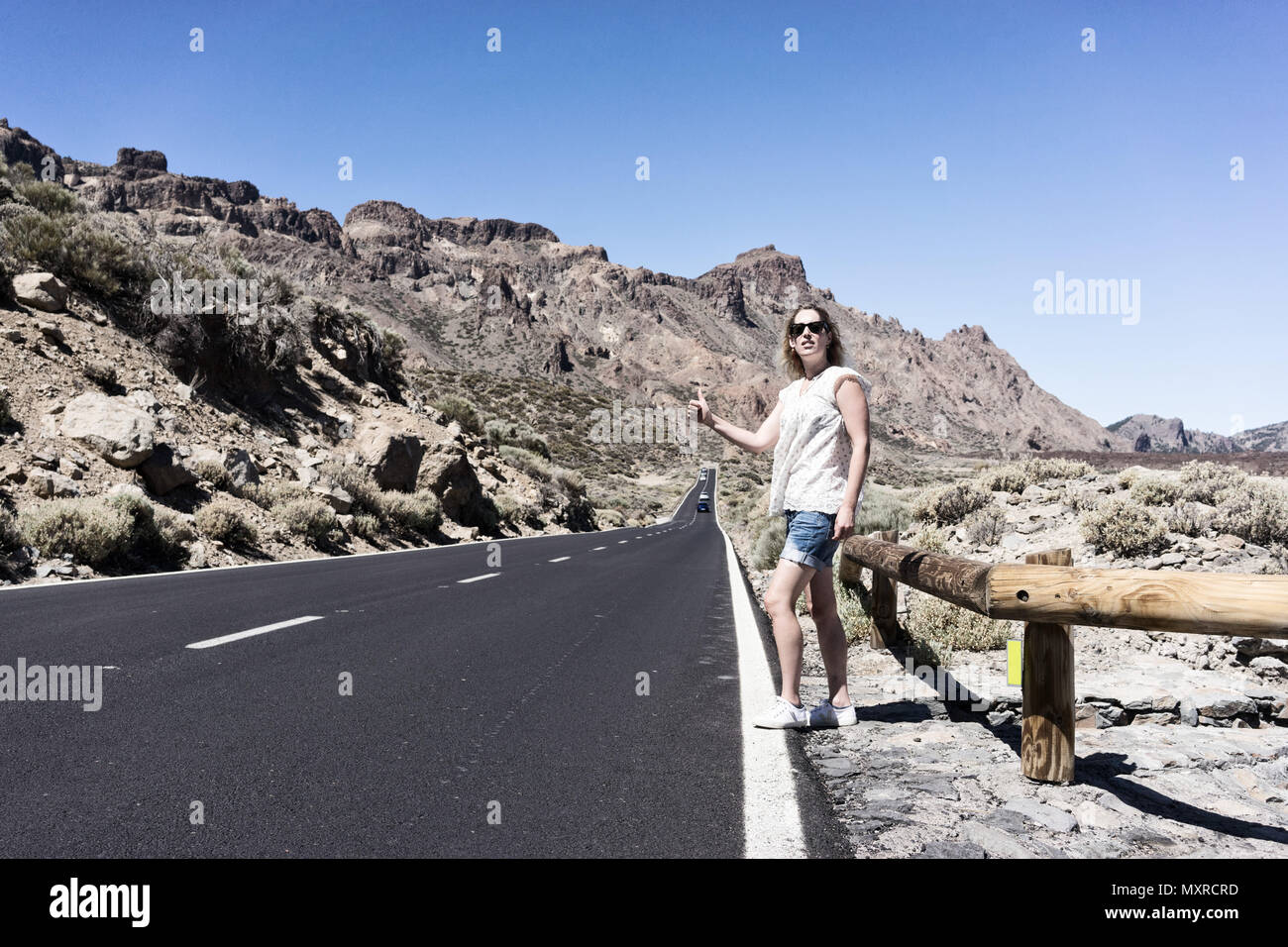 Hitching lift hi-res stock photography and images - Alamy