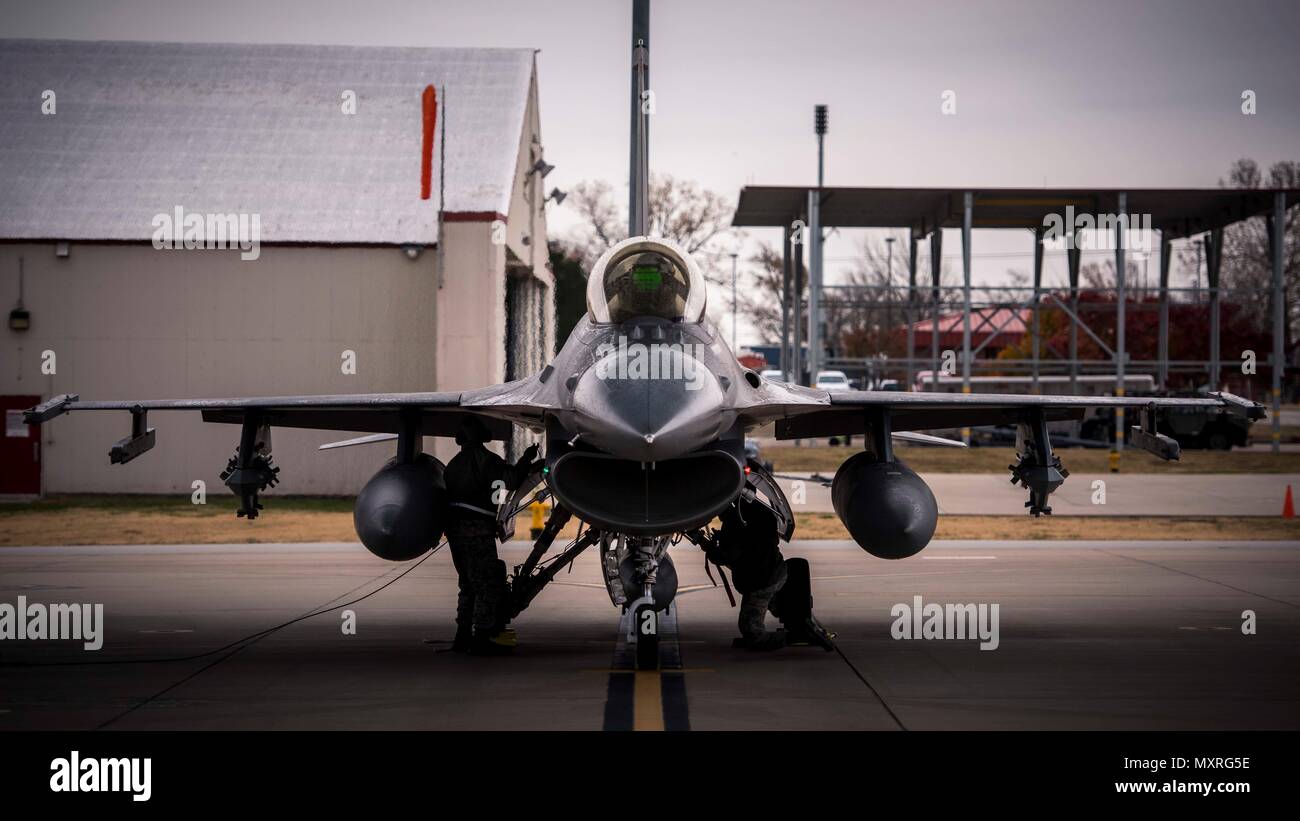 An F-16 Fighting Falcon pilot, 138th Fighter Wing, Tulsa, OK, conducts ...