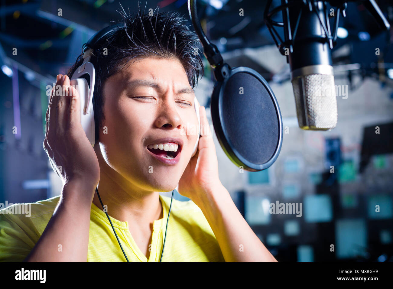Session singer hi-res stock photography and images - Alamy