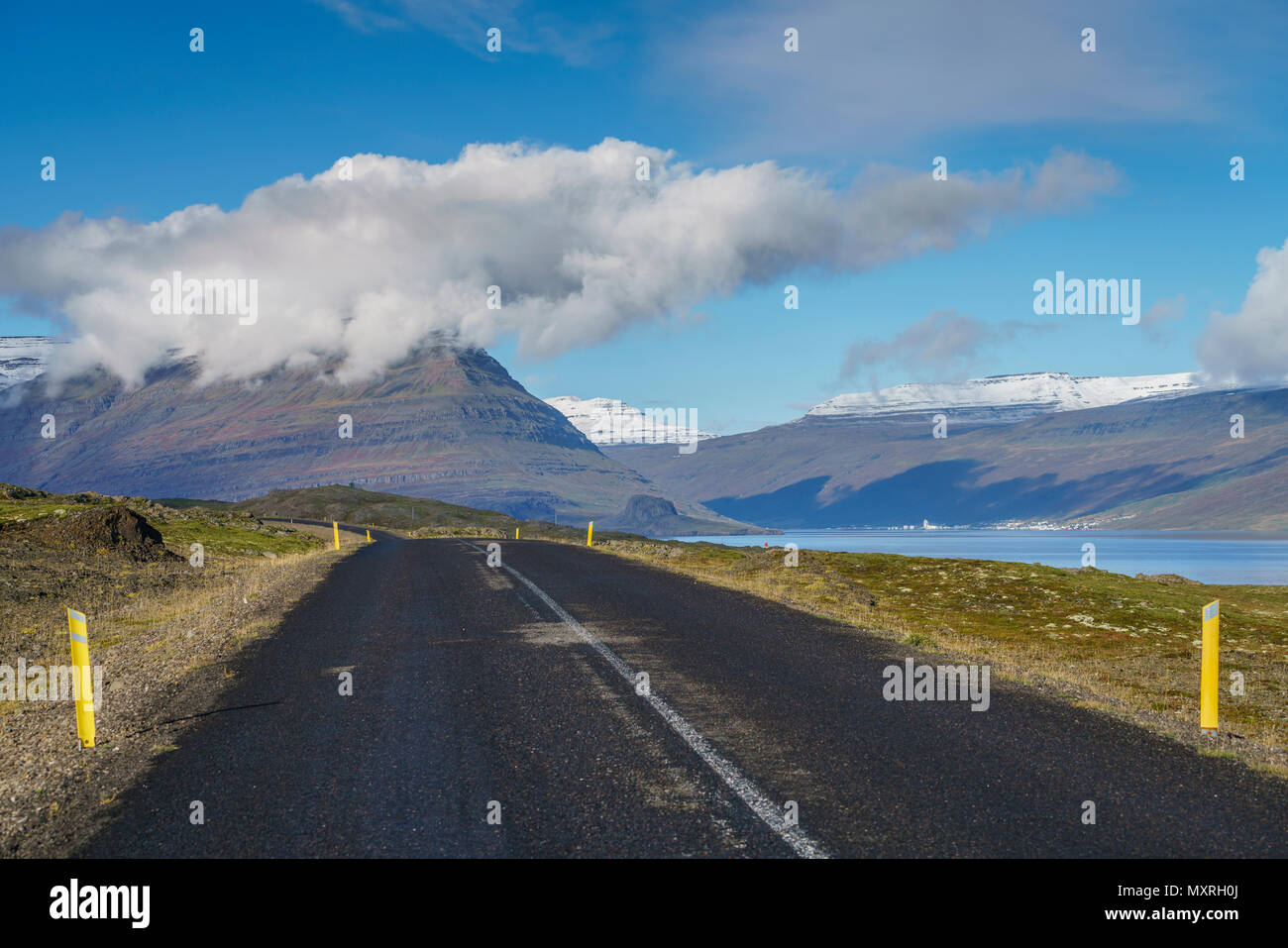 Empty Road, Vattarnes, Reydarfjordur, Eastern Iceland Stock Photo - Alamy