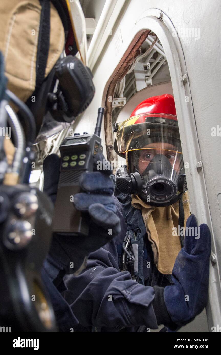 161205-N-AY934-047 SASEBO, Japan (Dec. 5, 2016) Petty Officer 2nd Class ...