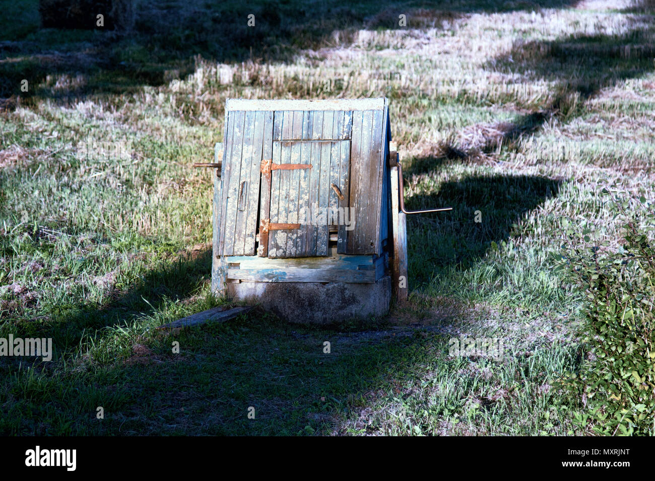 Community clean drinking water hi-res stock photography and images - Alamy