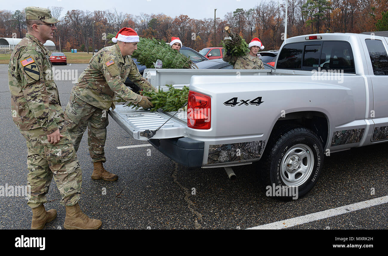 U.S. Army Soldiers from the 11th Transportation Battalion, 7th ...