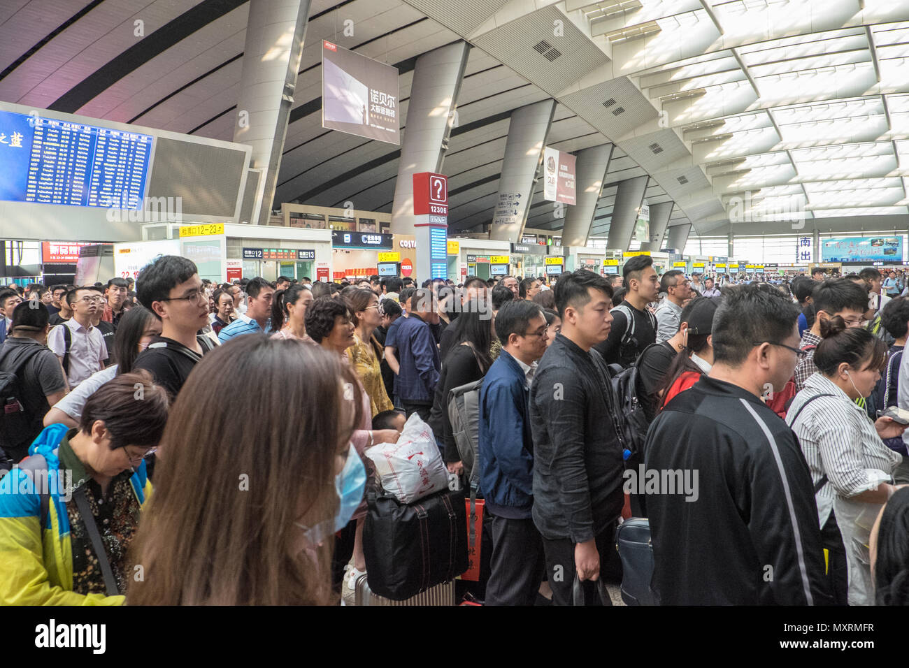 Huge number of people hi-res stock photography and images - Alamy