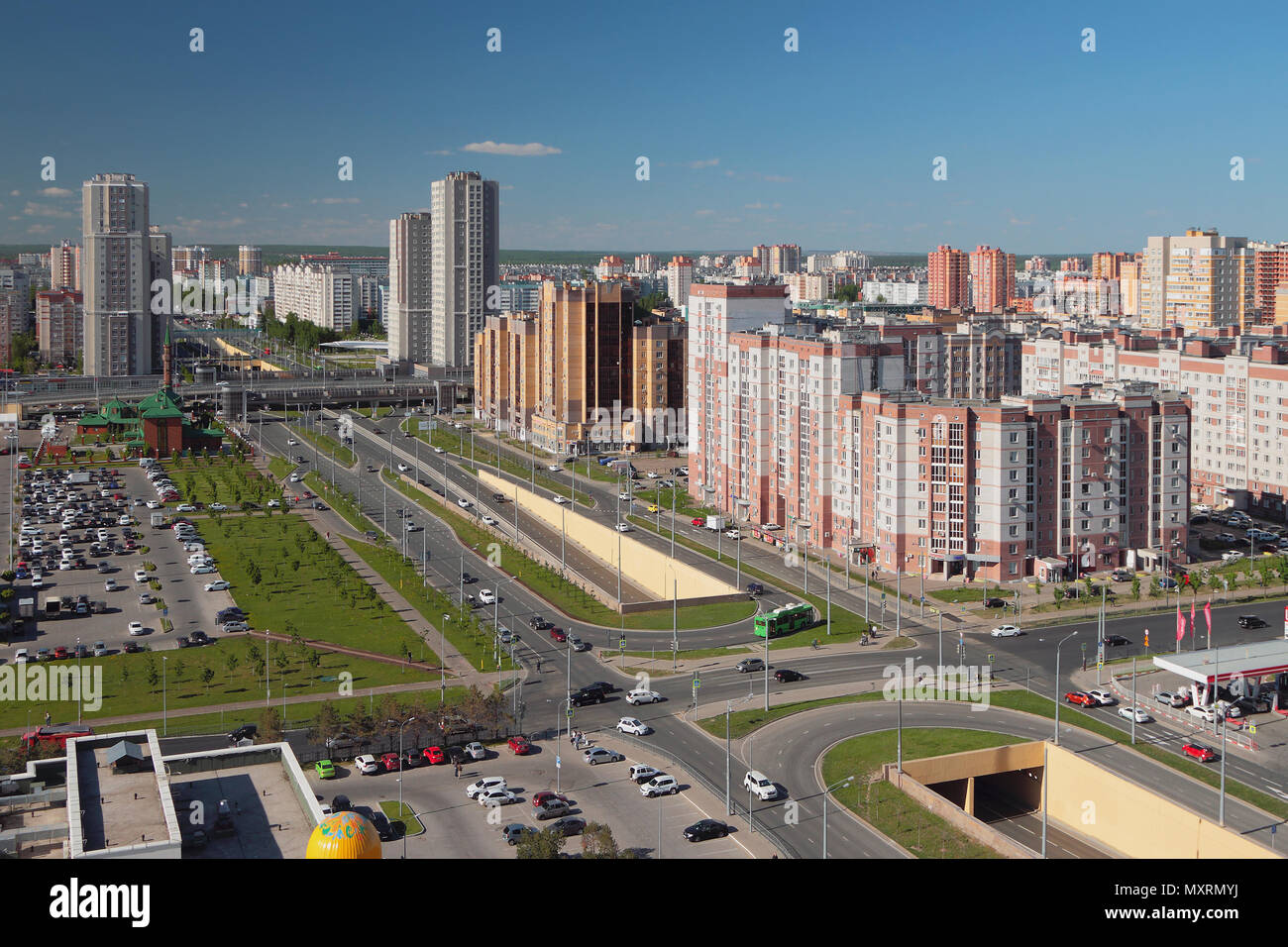 Two level crossing hi-res stock photography and images - Alamy