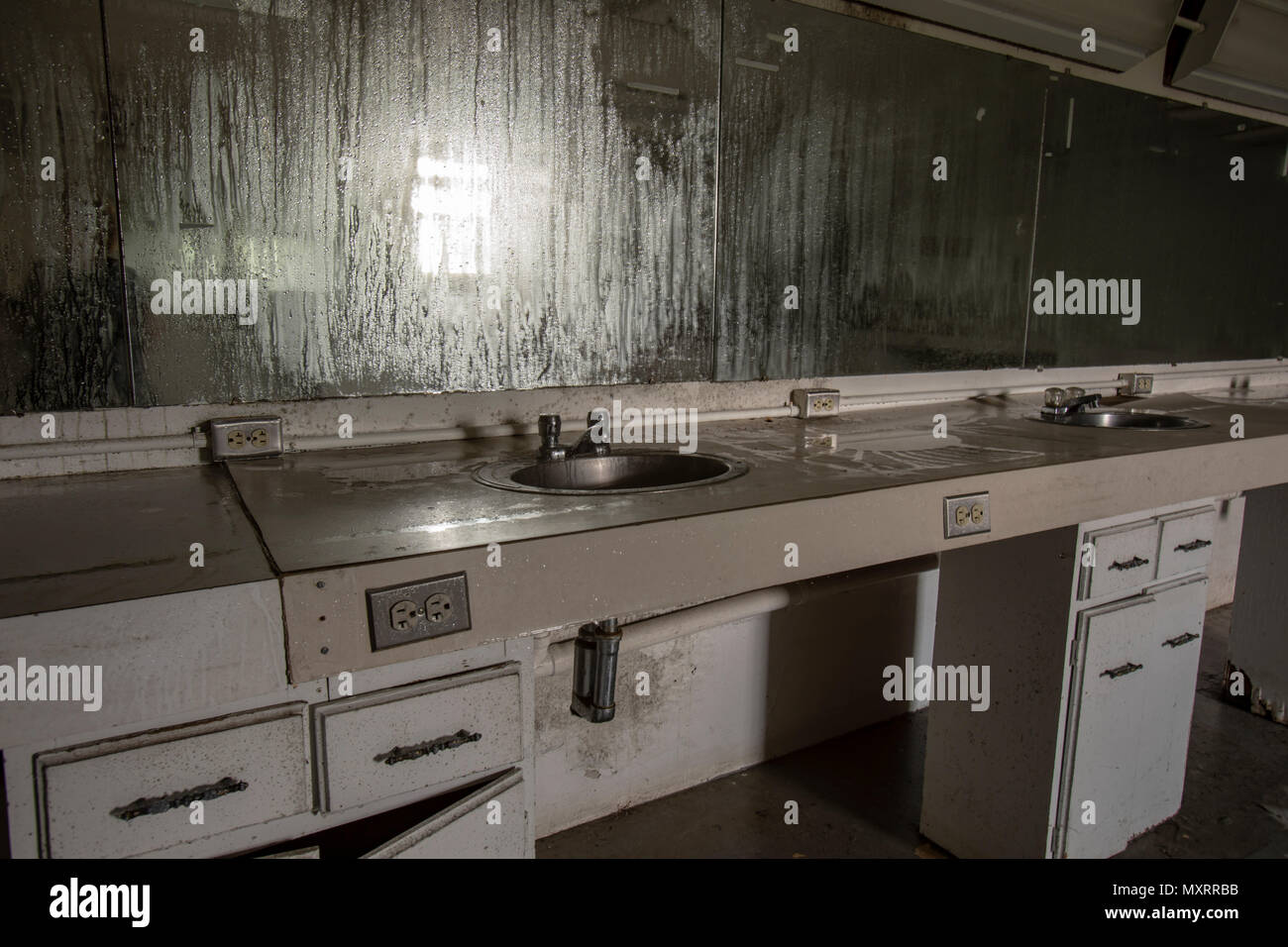 Abandoned barber shop usa hi-res stock photography and images - Alamy