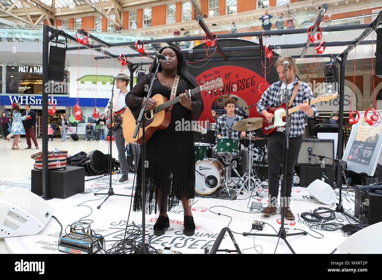 The Sights and Sounds of Tenessee at london waterloo 4/6/2018 Stock ...