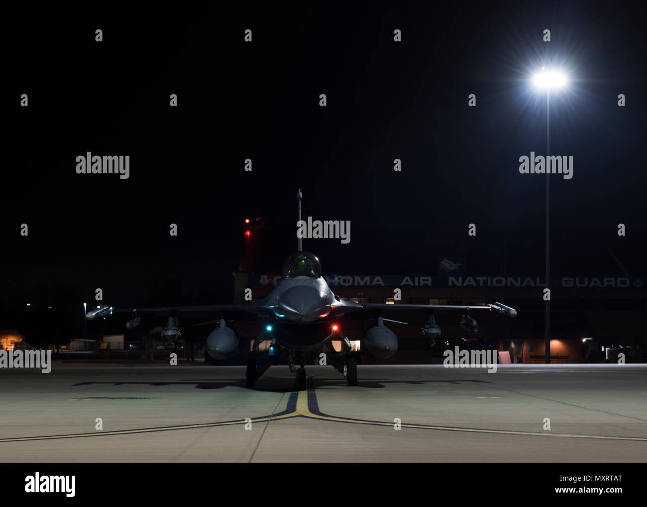 A U.S. Air National Guard, F-16 Fight Falcon pilot from the 138th ...