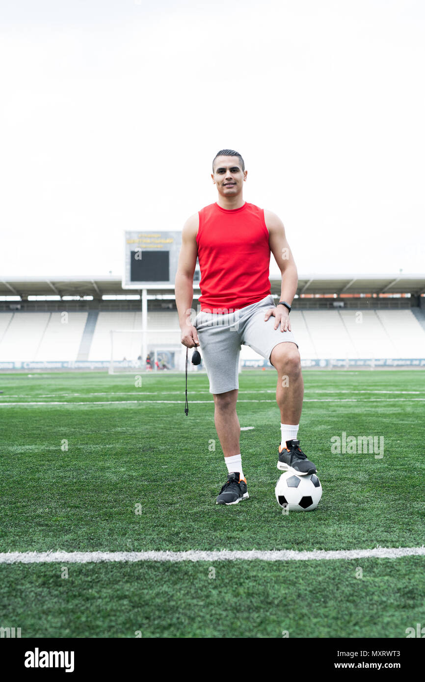 Soccer player posing football hi-res stock photography and images - Alamy