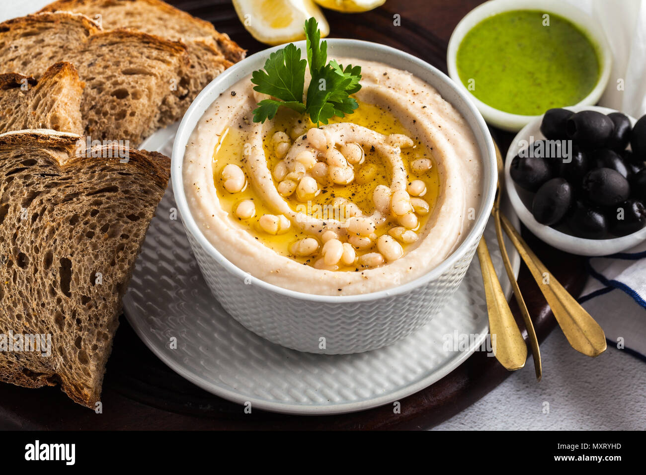 hummus of white cannellini beans, served with arugula pesto and rye ...