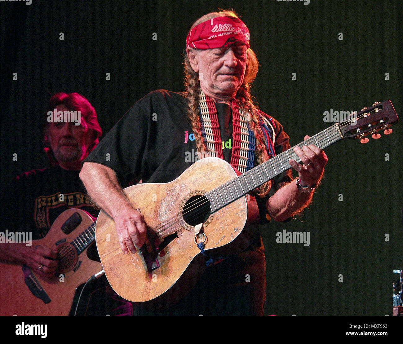 ATLANTA, GA - AUGUST 19: Jody Payne and Willie Nelson perform at ...