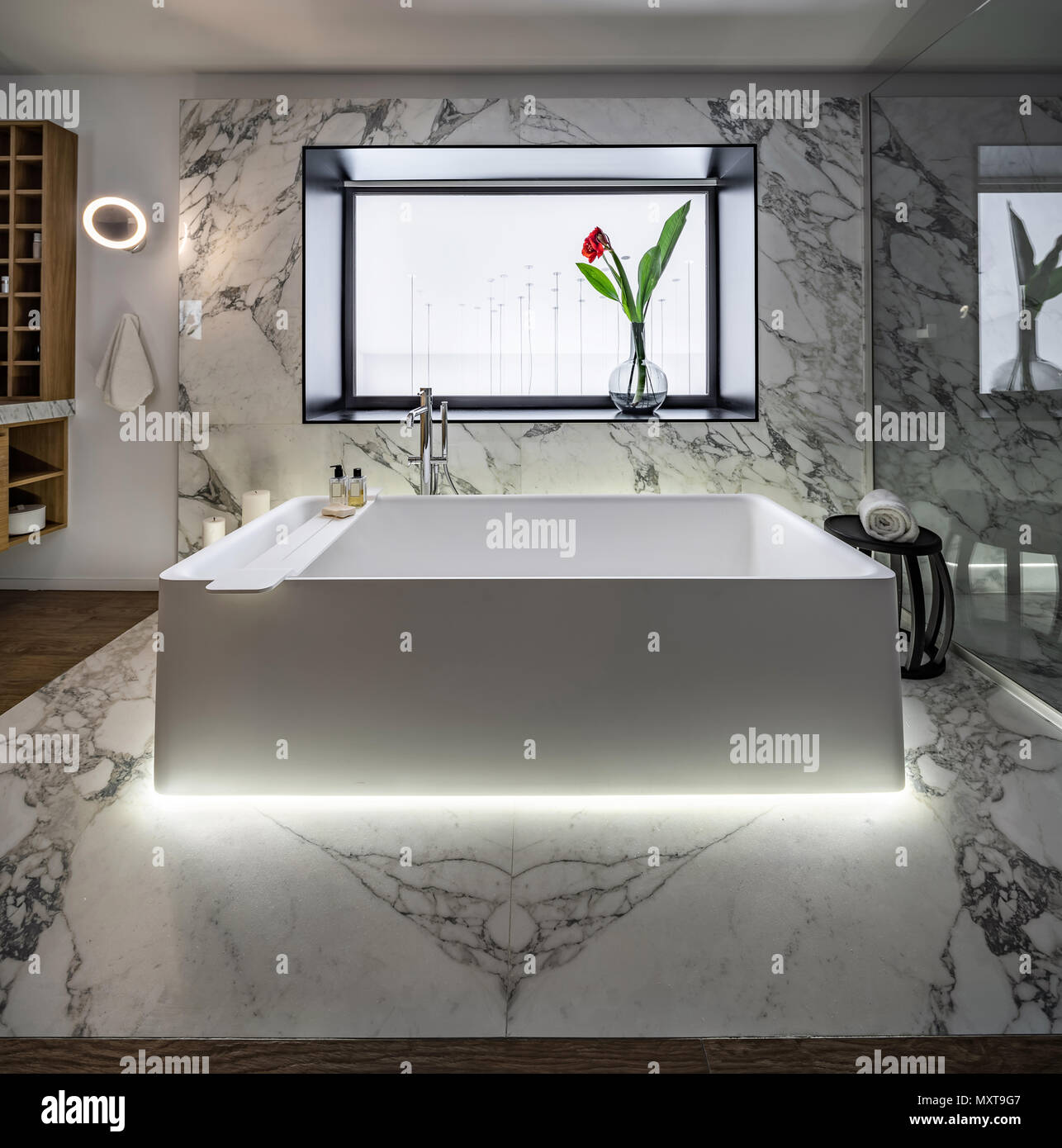 Backlight shelves hi-res stock photography and images - Alamy