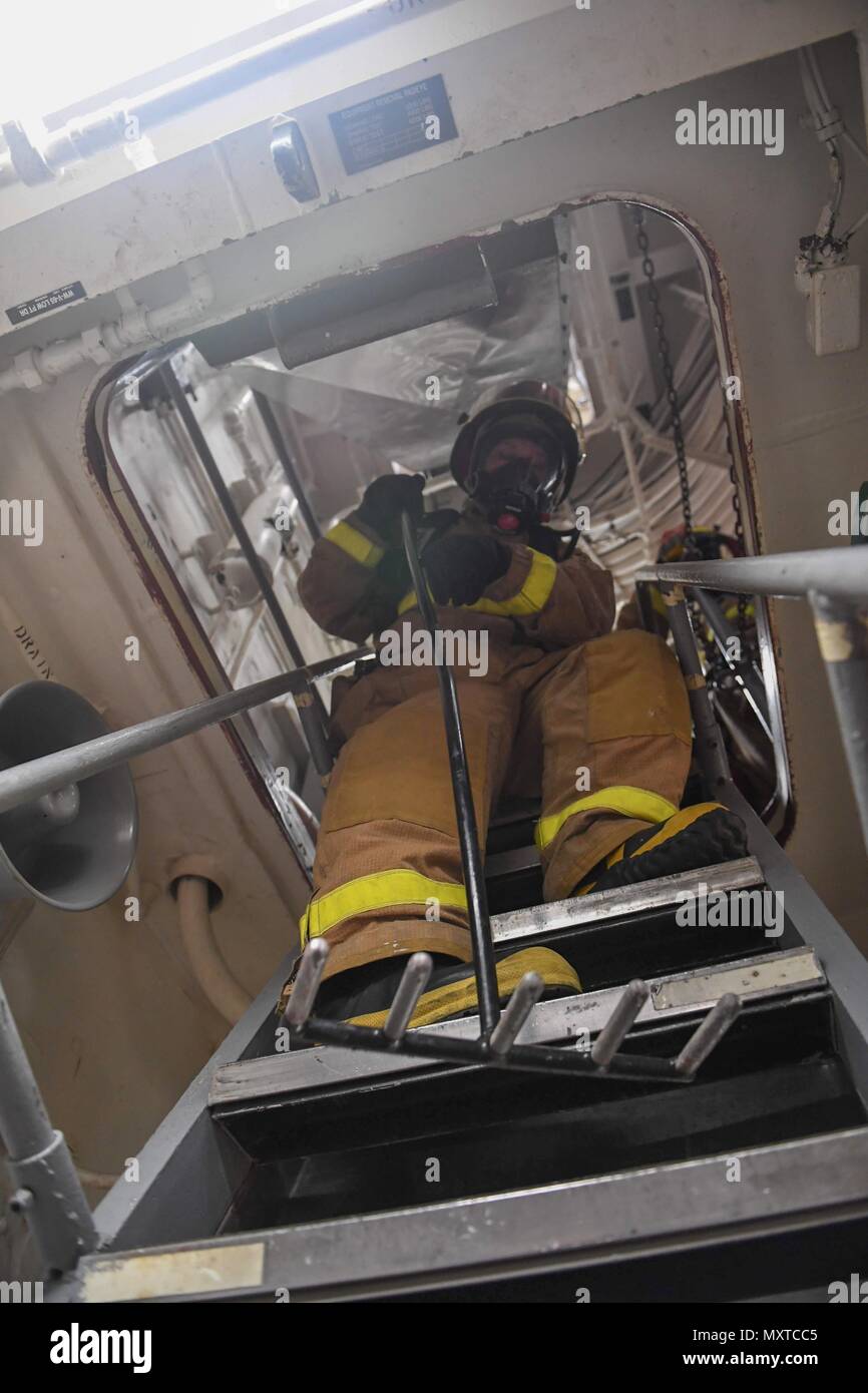 161206-N-JI086-118 - MEDITERRANEAN SEA (Dec. 6, 2016) Seaman Emily ...