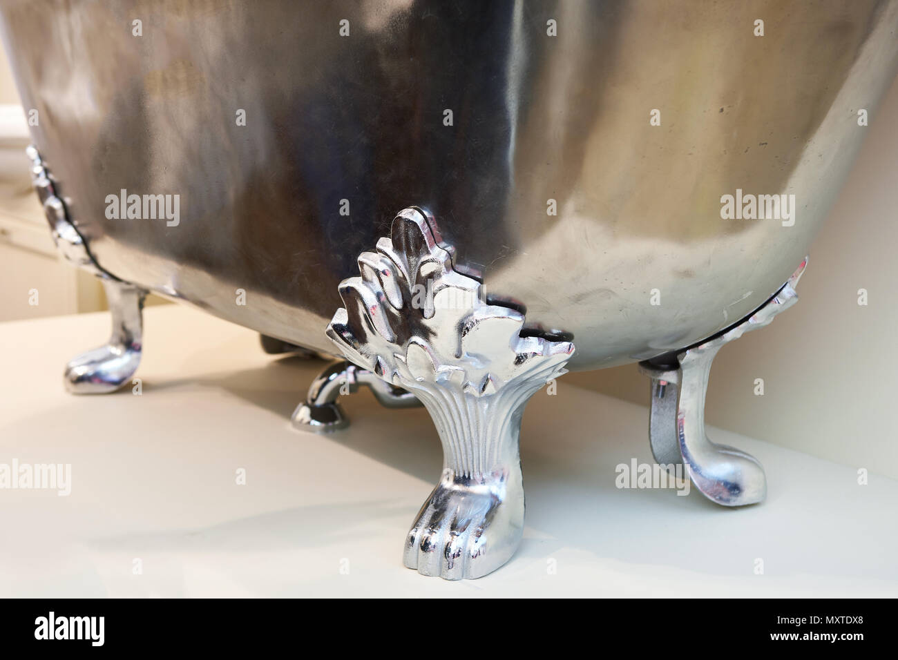 Legs as paws of metal retro bath Stock Photo - Alamy