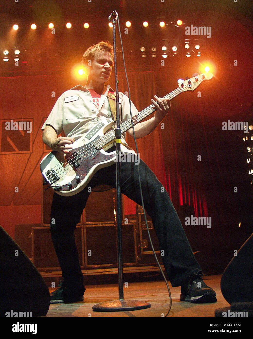 Green day bassist hi-res stock photography and images - Alamy