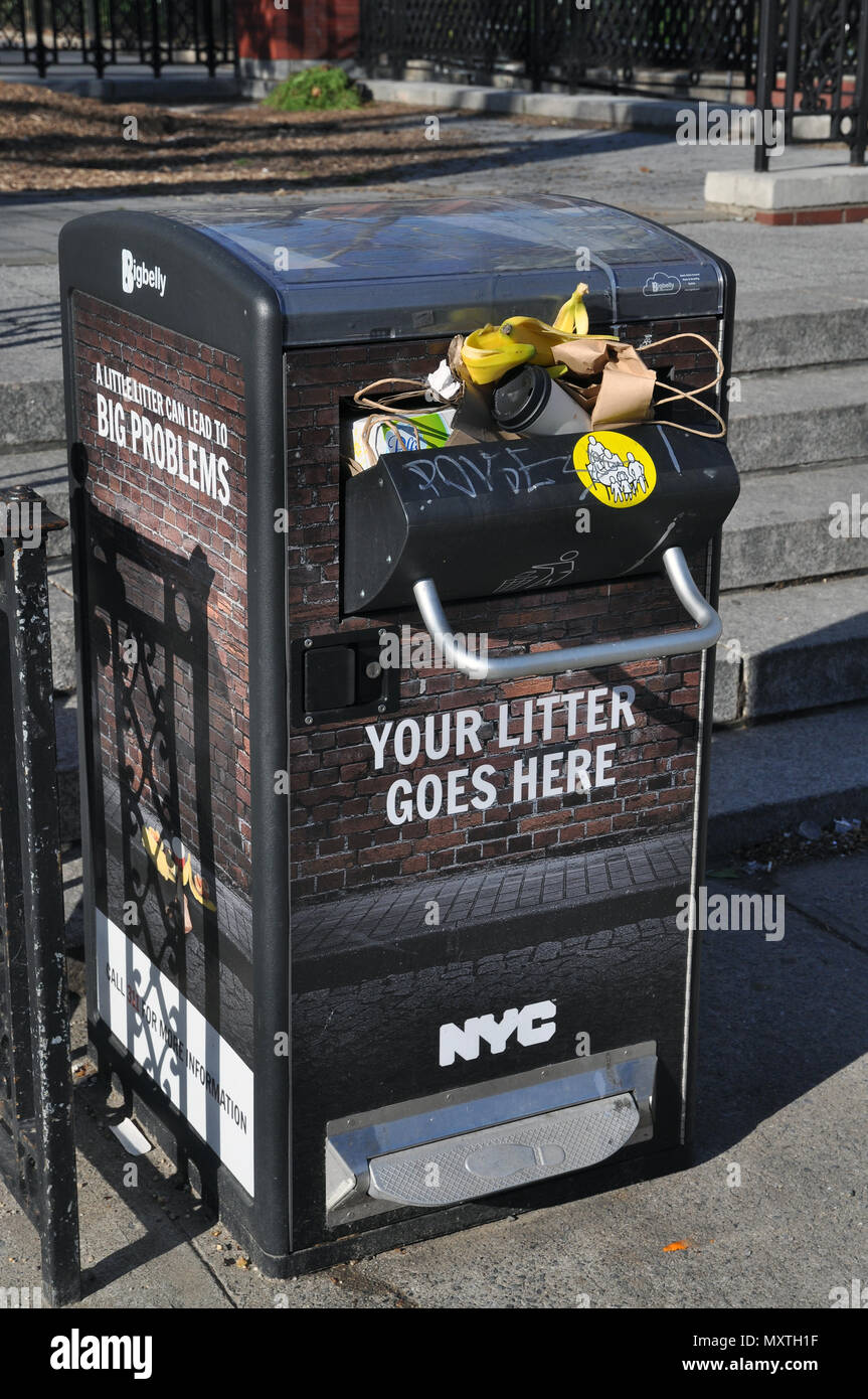 Restaurant food garbage can hi-res stock photography and images - Alamy