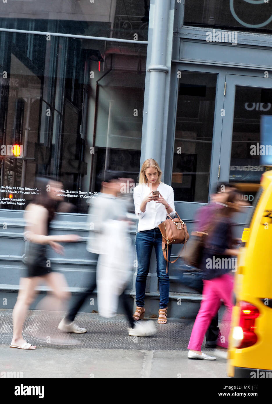 Crowd texting hi-res stock photography and images - Alamy