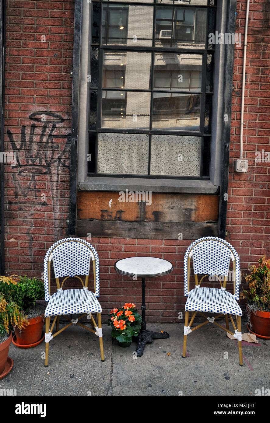 Italian street scenes hi-res stock photography and images - Alamy