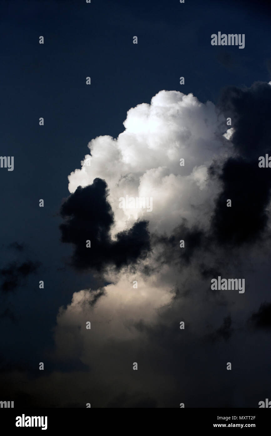Clouds before the snowstorm hi-res stock photography and images - Alamy