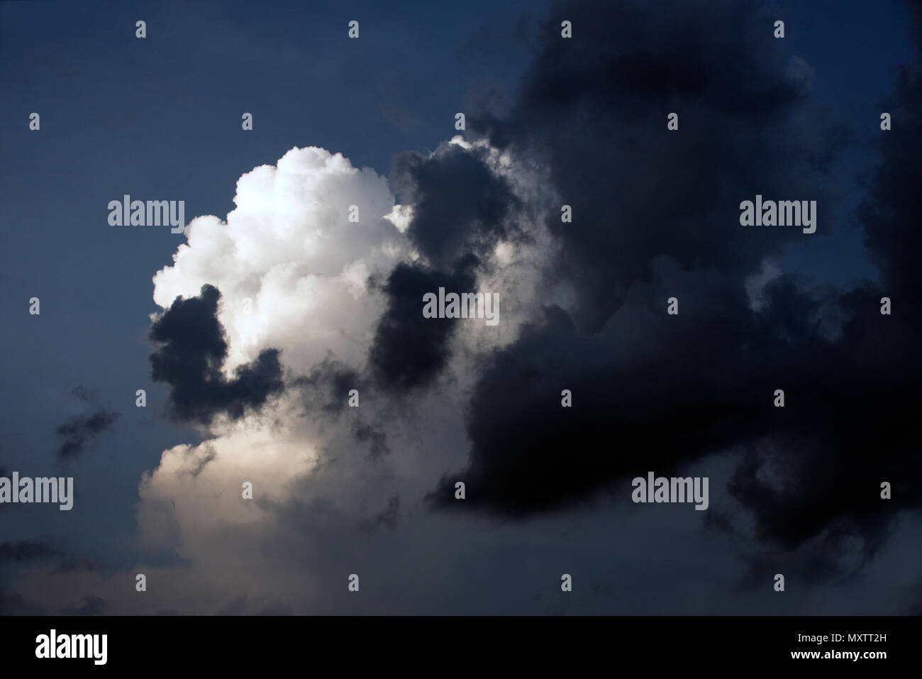 Clouds before the snowstorm hi-res stock photography and images - Alamy