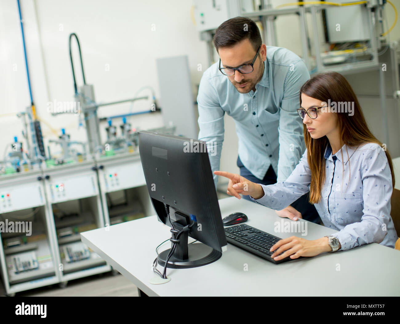 E classroom hi-res stock photography and images - Alamy