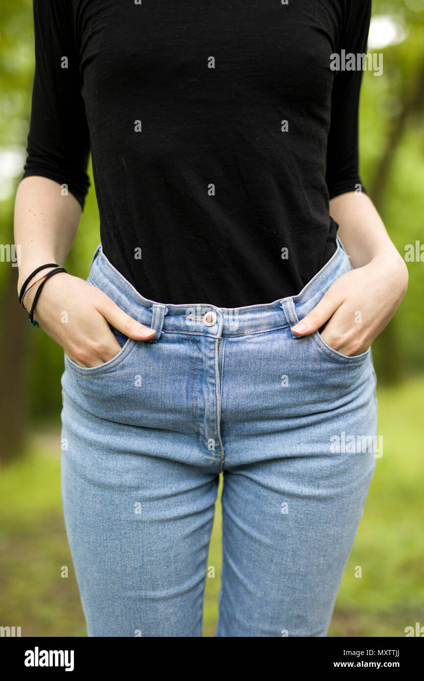 Womens hips hi-res stock photography and images - Alamy