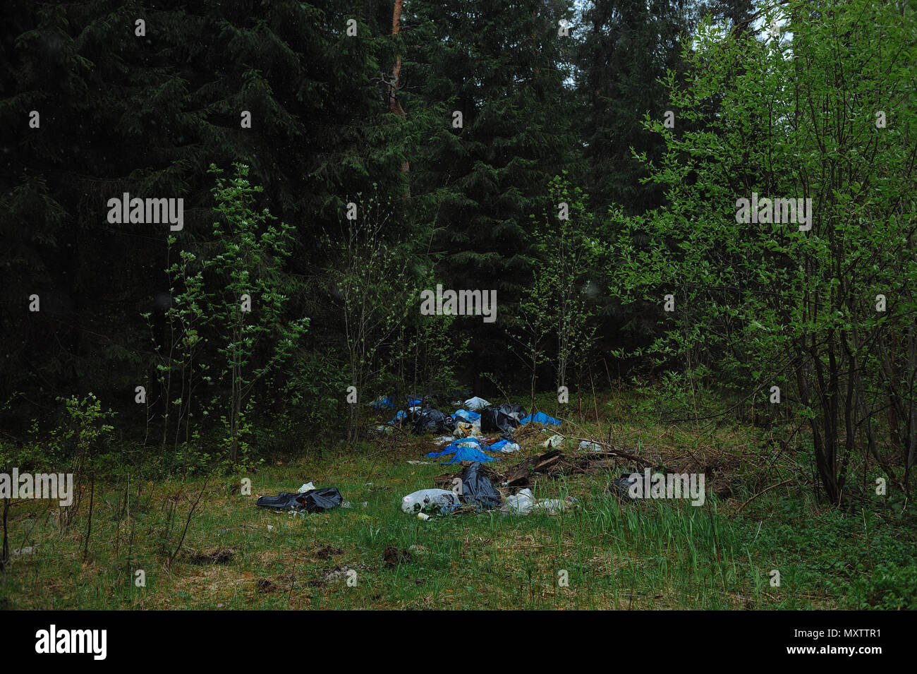 Plastic pollution countryside hi-res stock photography and images - Alamy