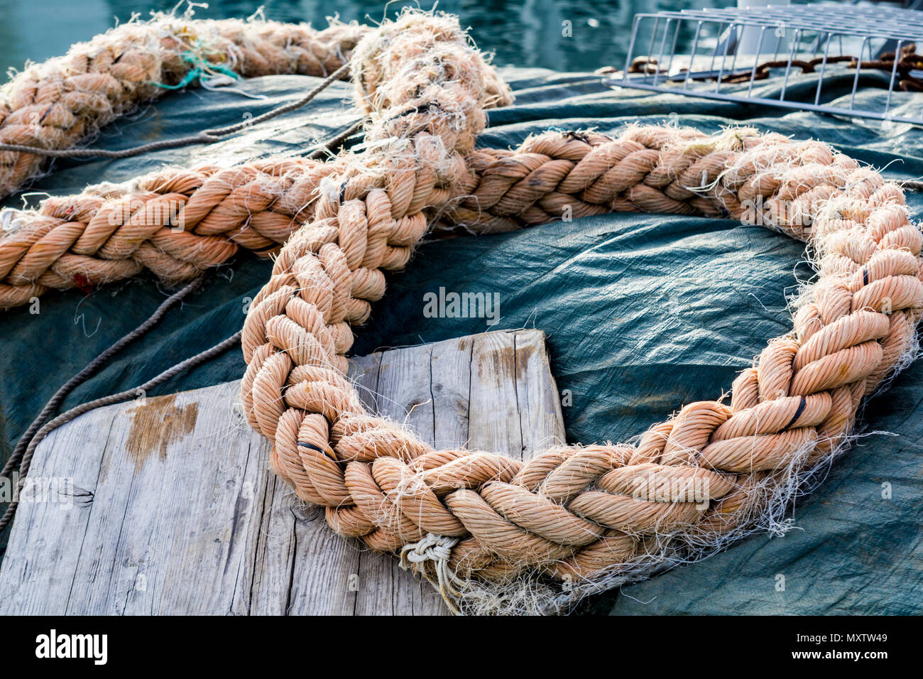 Closeup ships rope texture hi-res stock photography and images - Alamy