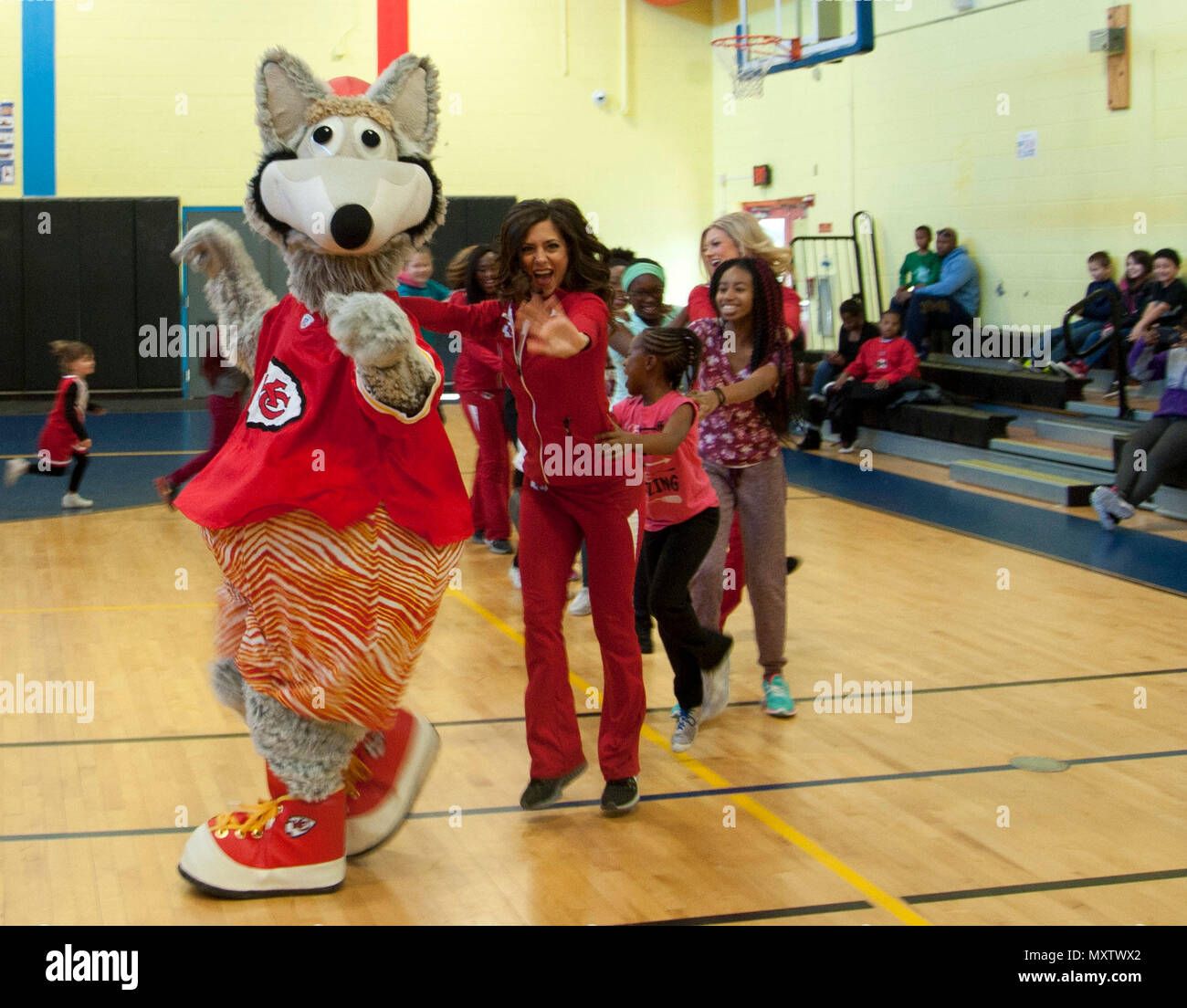 Kansas city chiefs cheerleaders hi-res stock photography and images - Alamy