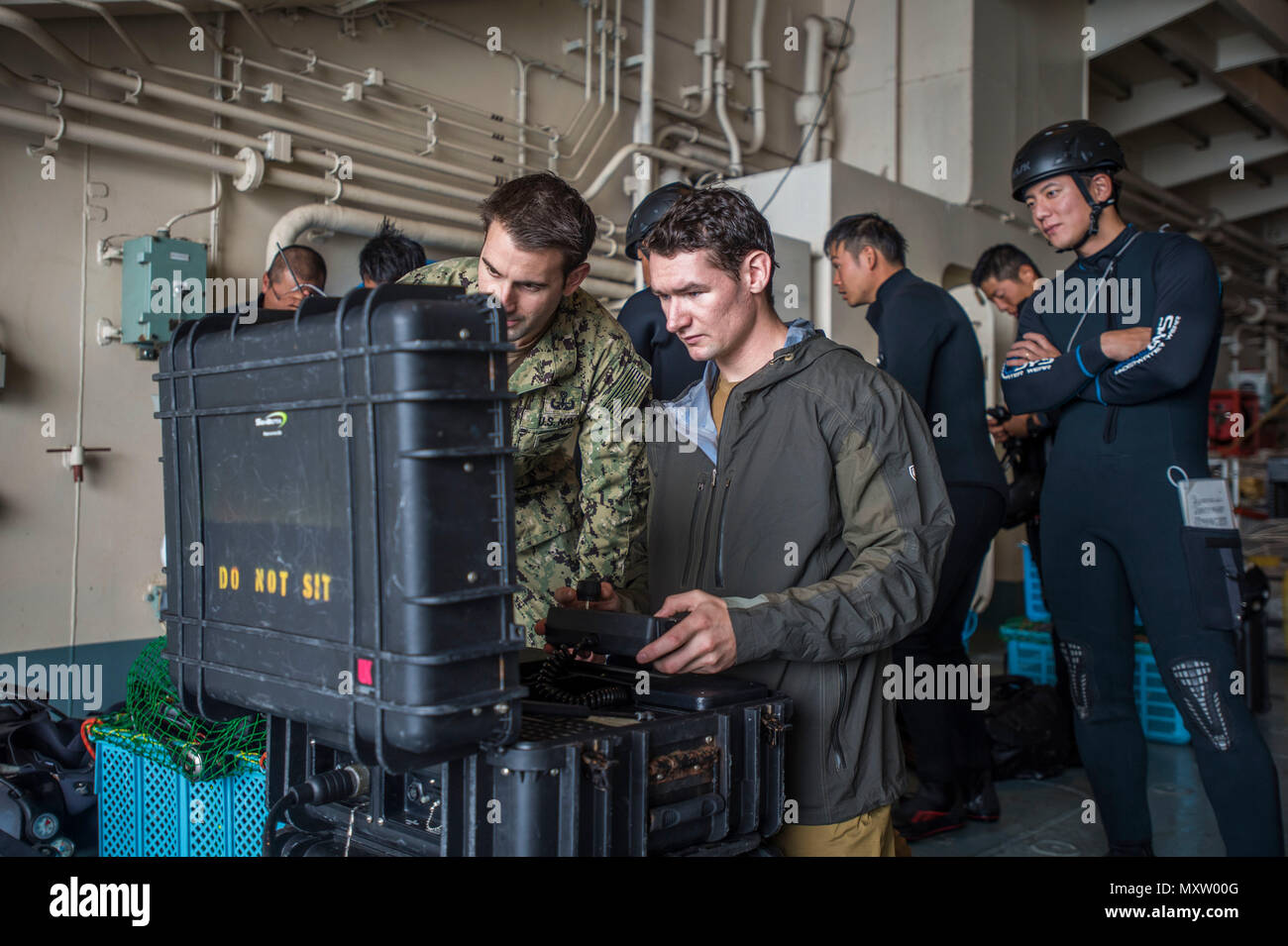 Members of Explosive Ordnance Disposal Mobile Unit (EODMU) 5 conduct ...