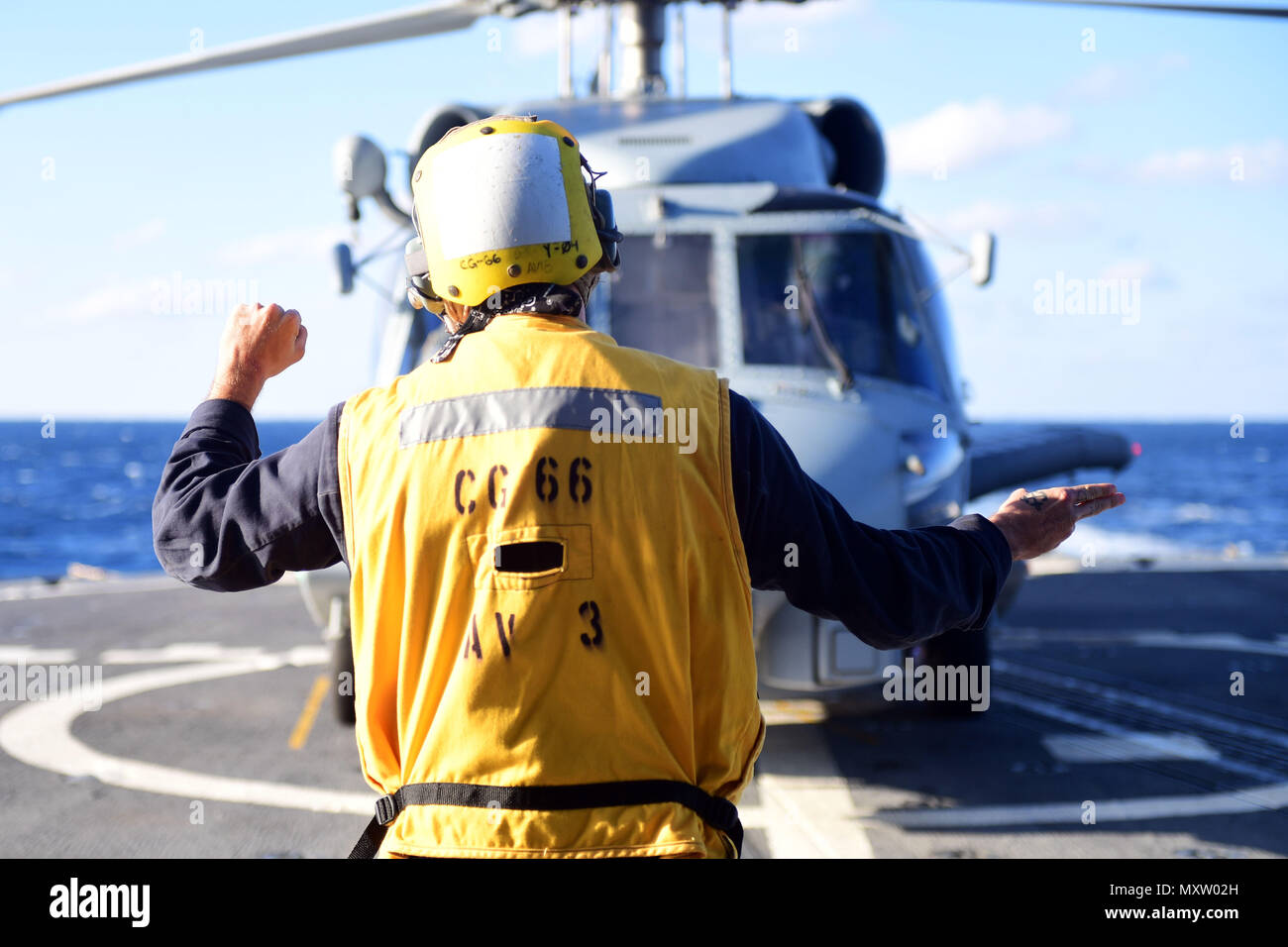 161202-N-VK873-065 ATLANTIC OCEAN (Dec. 2, 2016) Boatswain's Mate 2nd ...