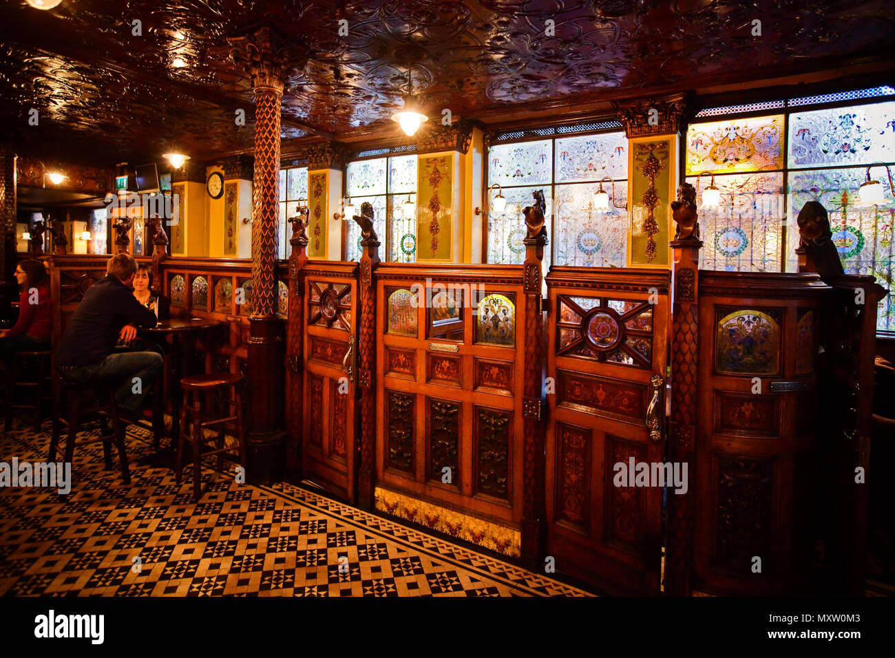Victorian pub interior hi-res stock photography and images - Alamy