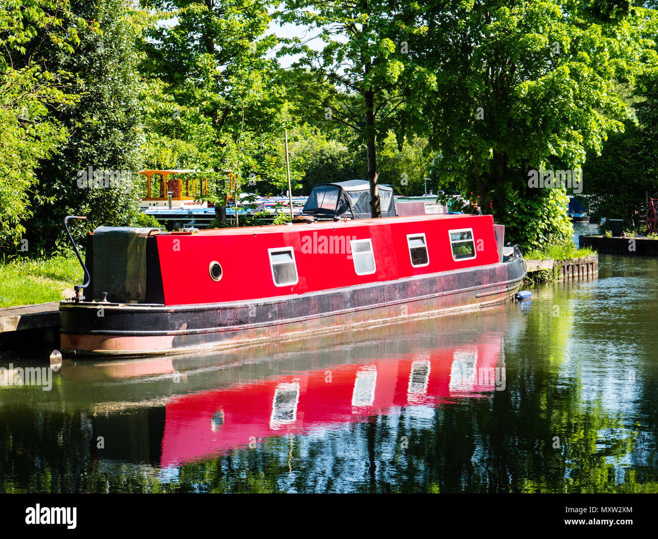 Narrow boats narrow boat hi-res stock photography and images - Alamy