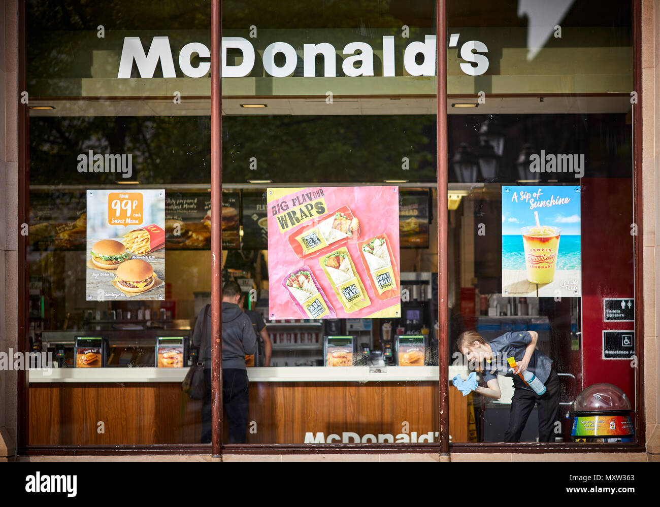 Mcdonlads shop front hi-res stock photography and images - Alamy Mcdonlads shop front hi-res stock photography and images - Alamy