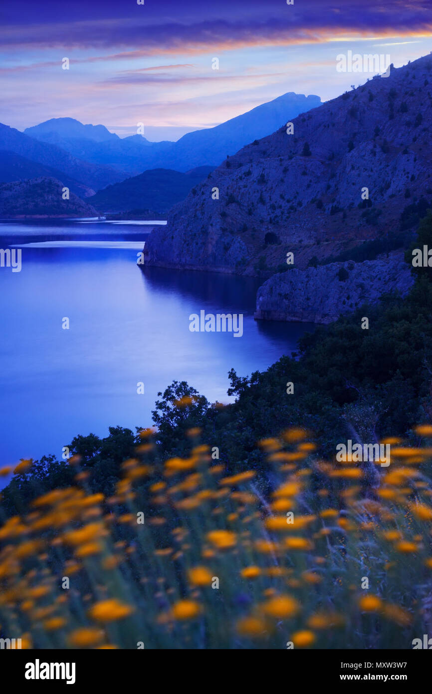 View of barrios de luna reservoir leon hi-res stock photography and ...