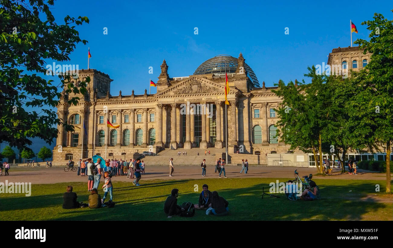 German parliament building hi-res stock photography and images - Alamy