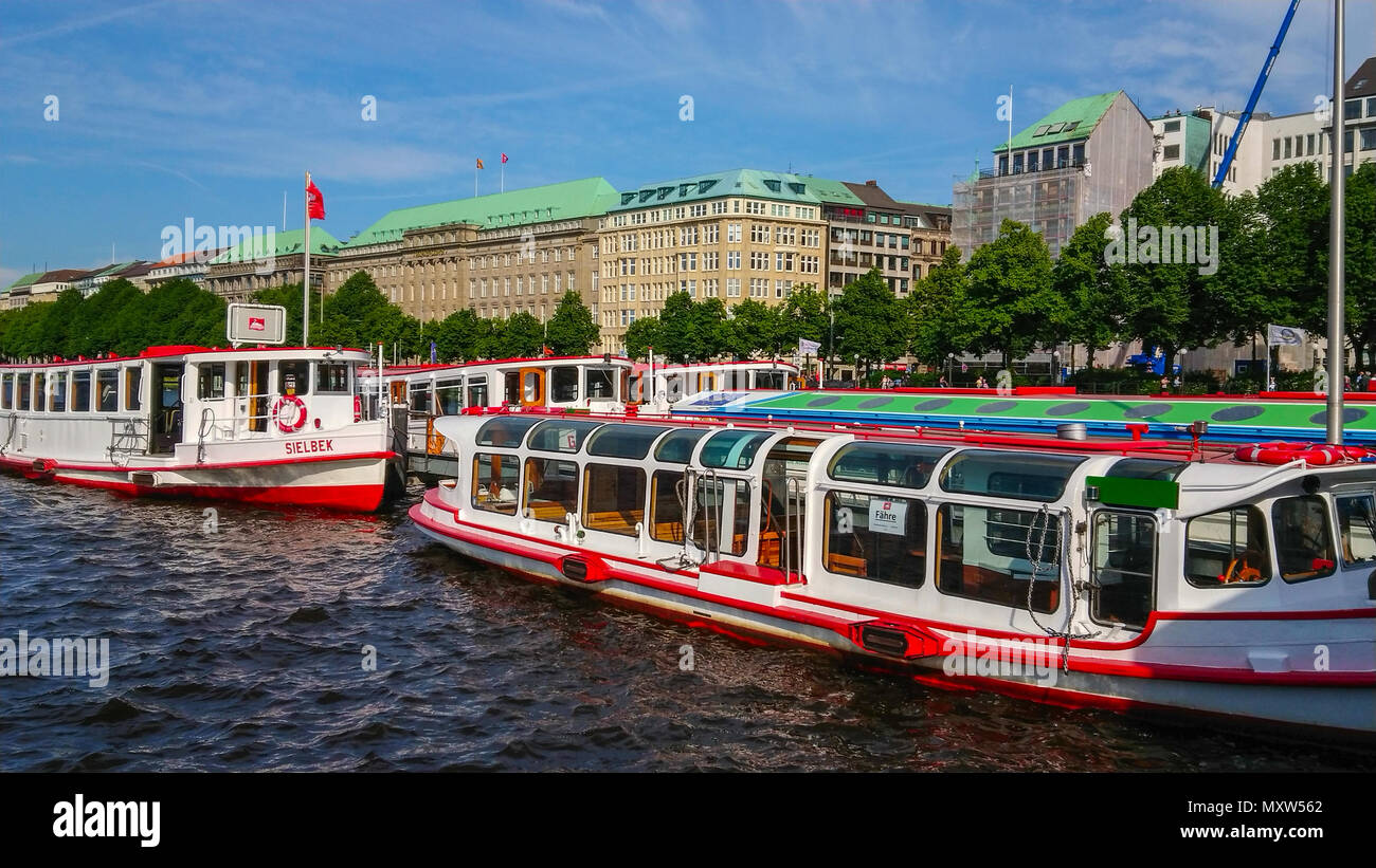 The beautiful River Alster lake at Hamburg city center Stock Photo - Alamy