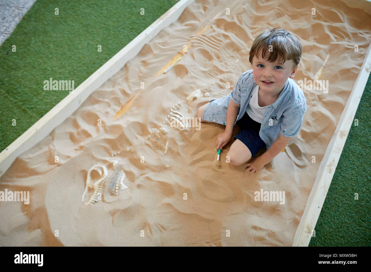 Children playing in sand pit hi-res stock photography and images - Alamy