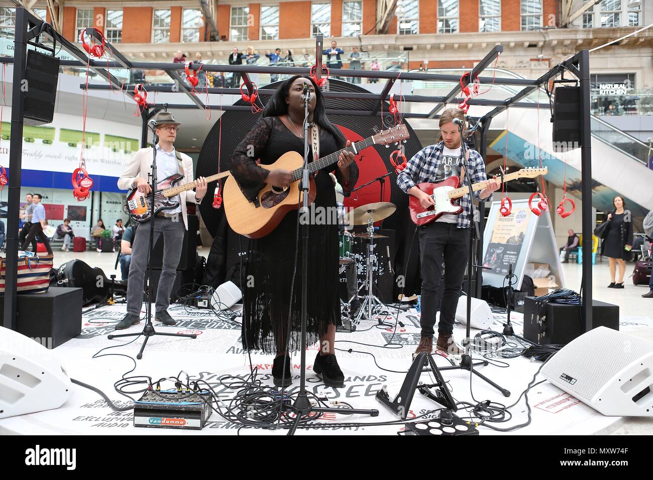 The Sights and Sounds of Tenessee at london waterloo 4/6/2018 Stock ...