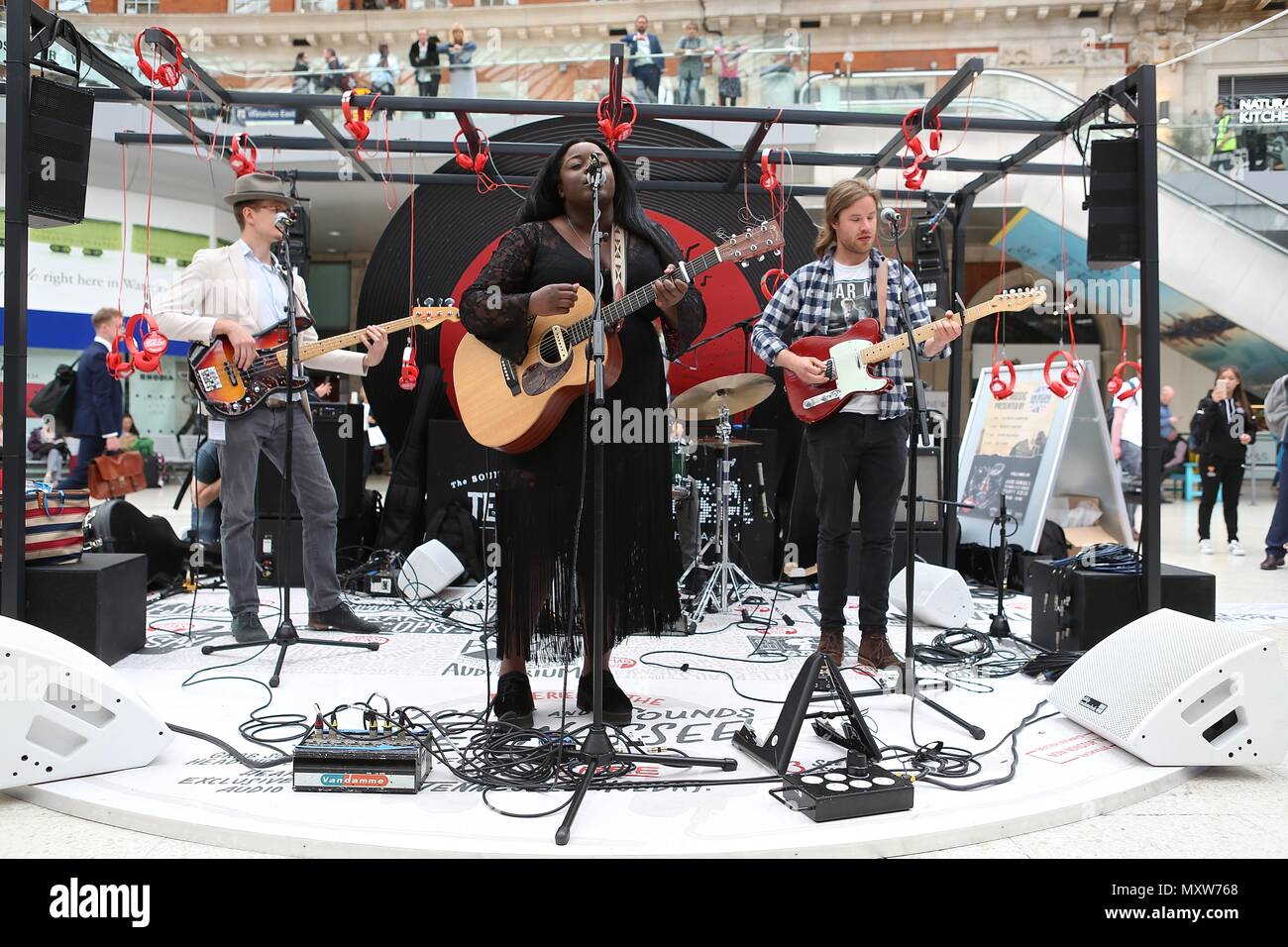 The Sights and Sounds of Tenessee at london waterloo 4/6/2018 Stock ...
